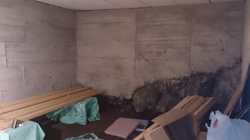 Gulv og vegger i kjeller med mini-lecakuler - ByggeBolig