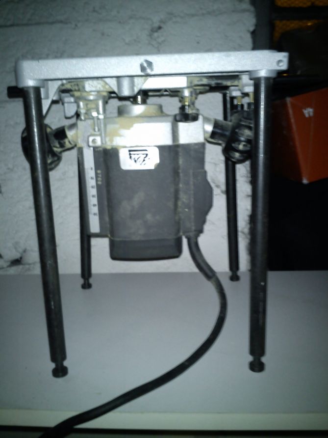 Elu håndoverfres MOF 96 med stativ - ByggeBolig