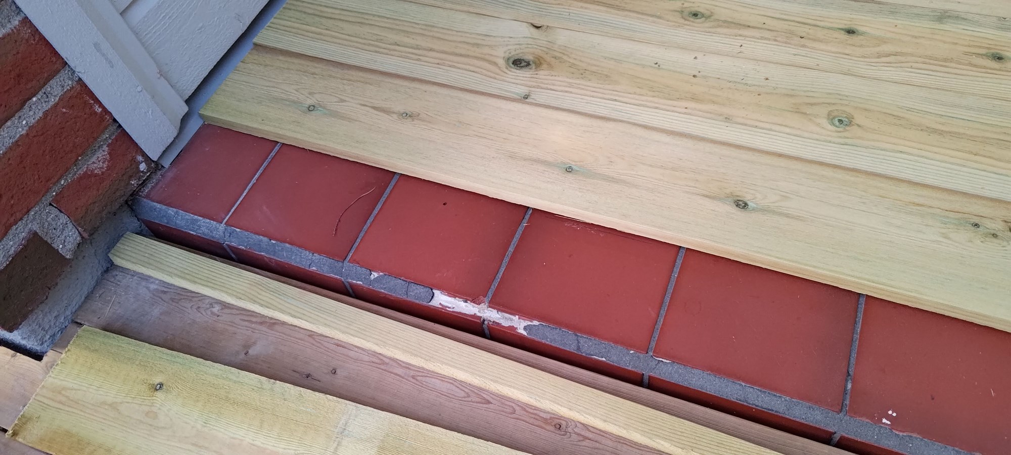 Feste treverk på fliser - ByggeBolig