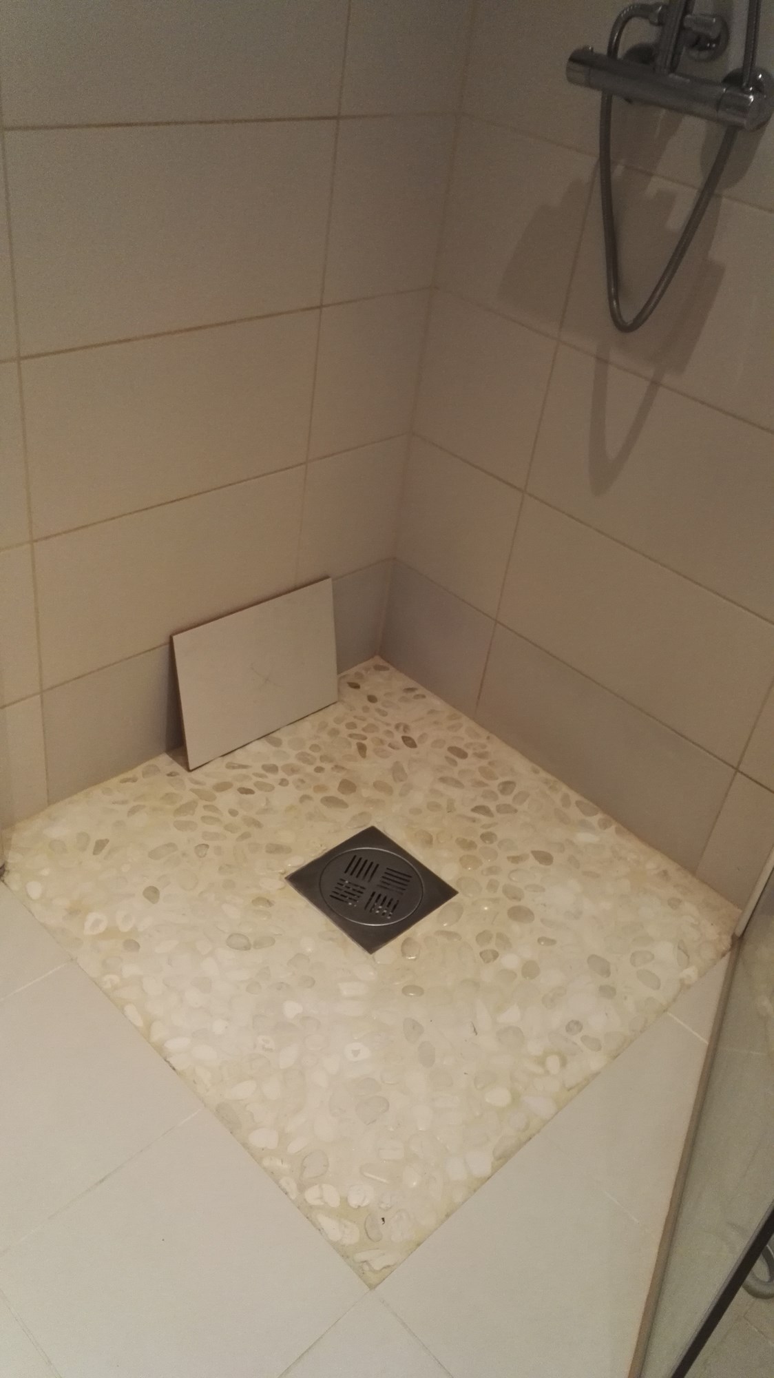 Misfarging av fliser i dusj - ByggeBolig