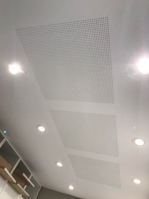Perforert gips himling med lyddemping - ByggeBolig