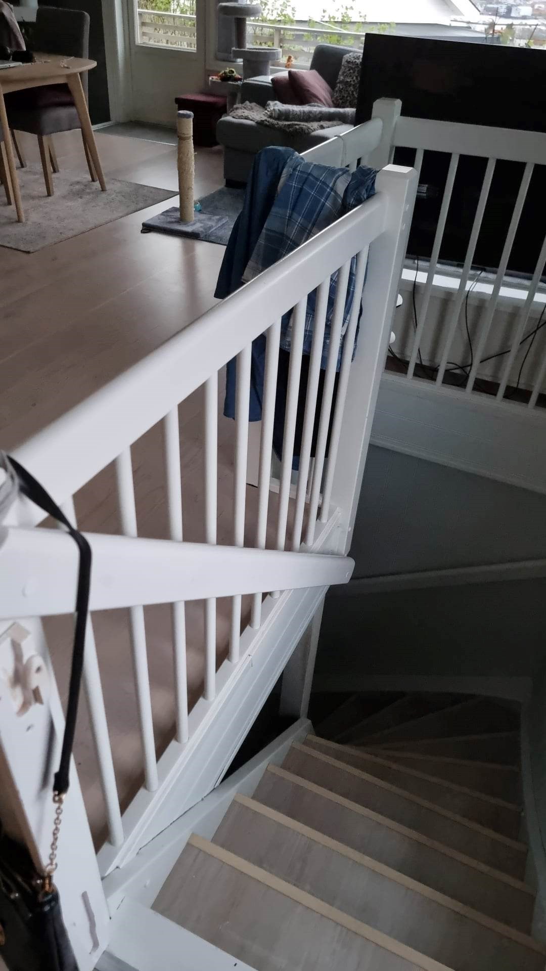 Kle rekkverk rundt trapp og lage halvvegg. - ByggeBolig