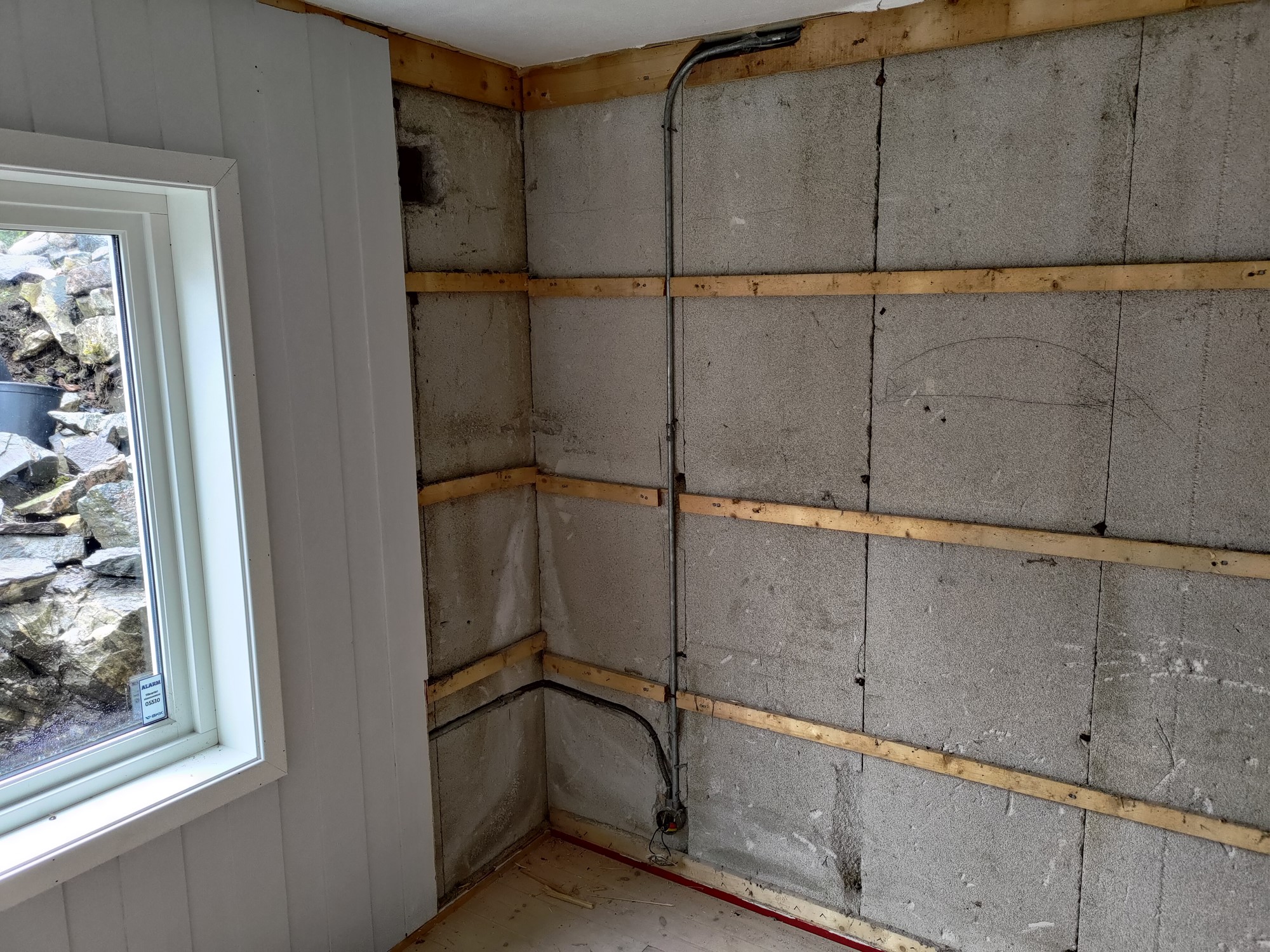 Riving og ny innredning i fuktig kjeller. - ByggeBolig