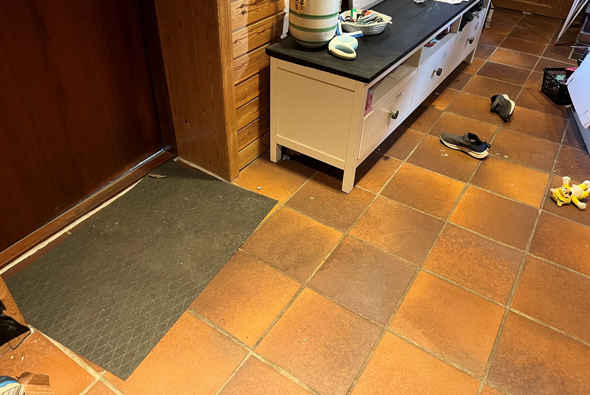 Isolere for kuldebro gulv i gang - ByggeBolig