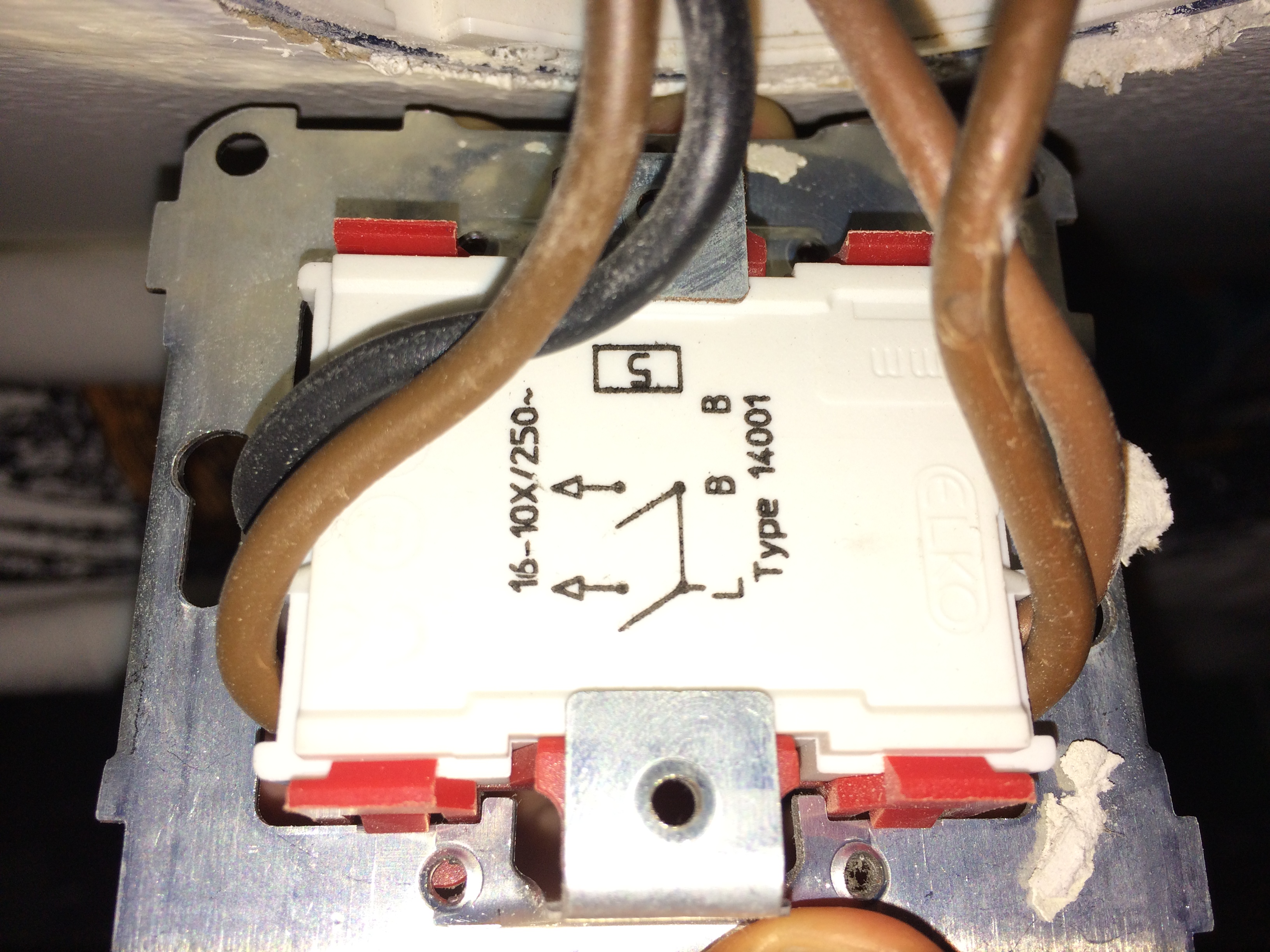 Skifte delt lysbryter til en lysbryter og en dimmer - ByggeBolig