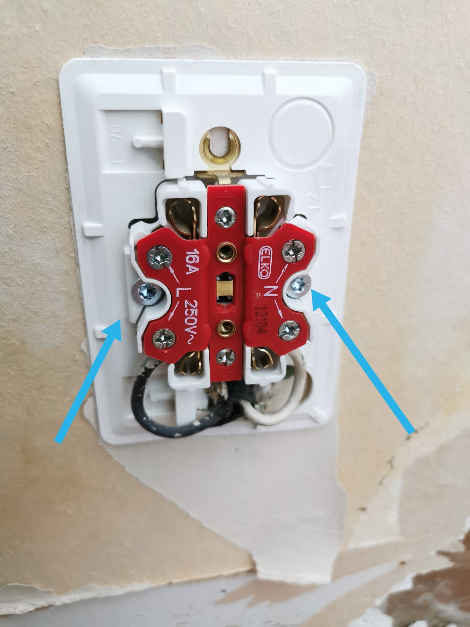 Skru løs stikkontakt og feste i ny plate - lov? - ByggeBolig