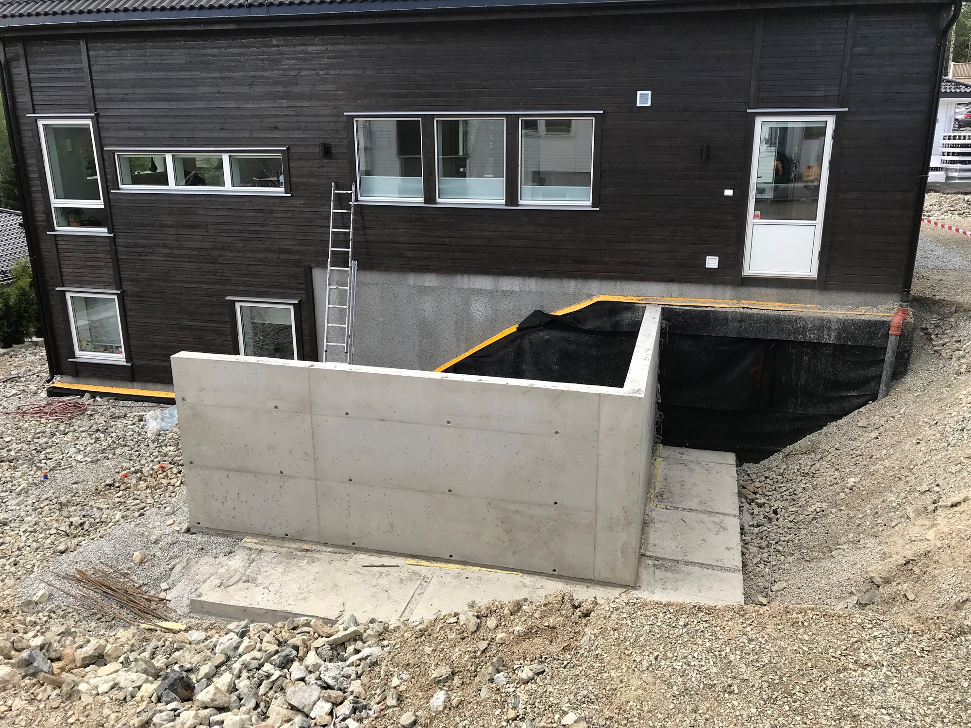 Terrasse; forankre list i sprøytebetong eller sette opp søyler - ByggeBolig