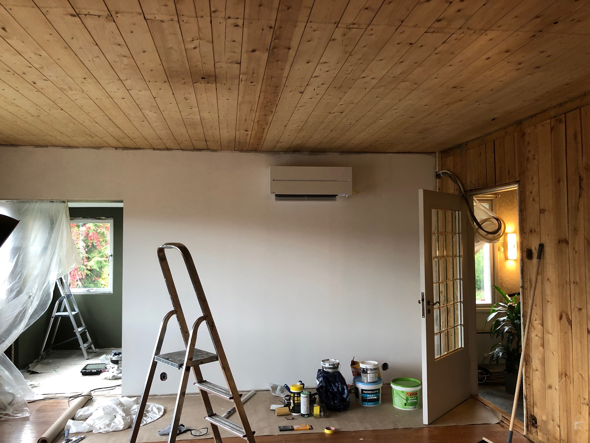 Lekte ned innvendig tak mot loft/luftesjikt #leire #spotter #valmettak ...