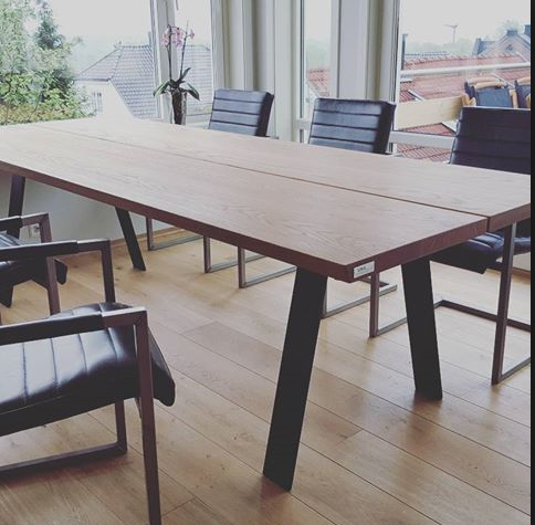 Lages spisebord av brede planker - ByggeBolig