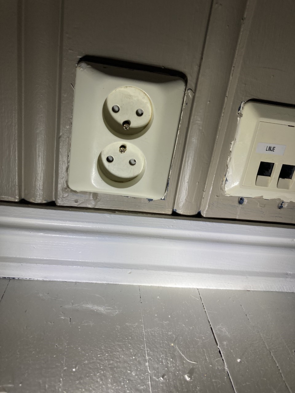 Bytte av stikkontakt selv? Merkelig sak med jording. - ByggeBolig