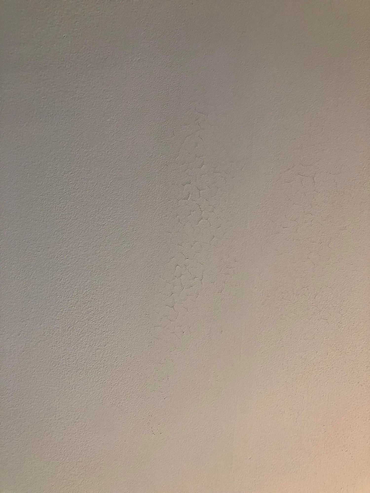 Sparkel og maling krakelerer i gipshimling - ByggeBolig