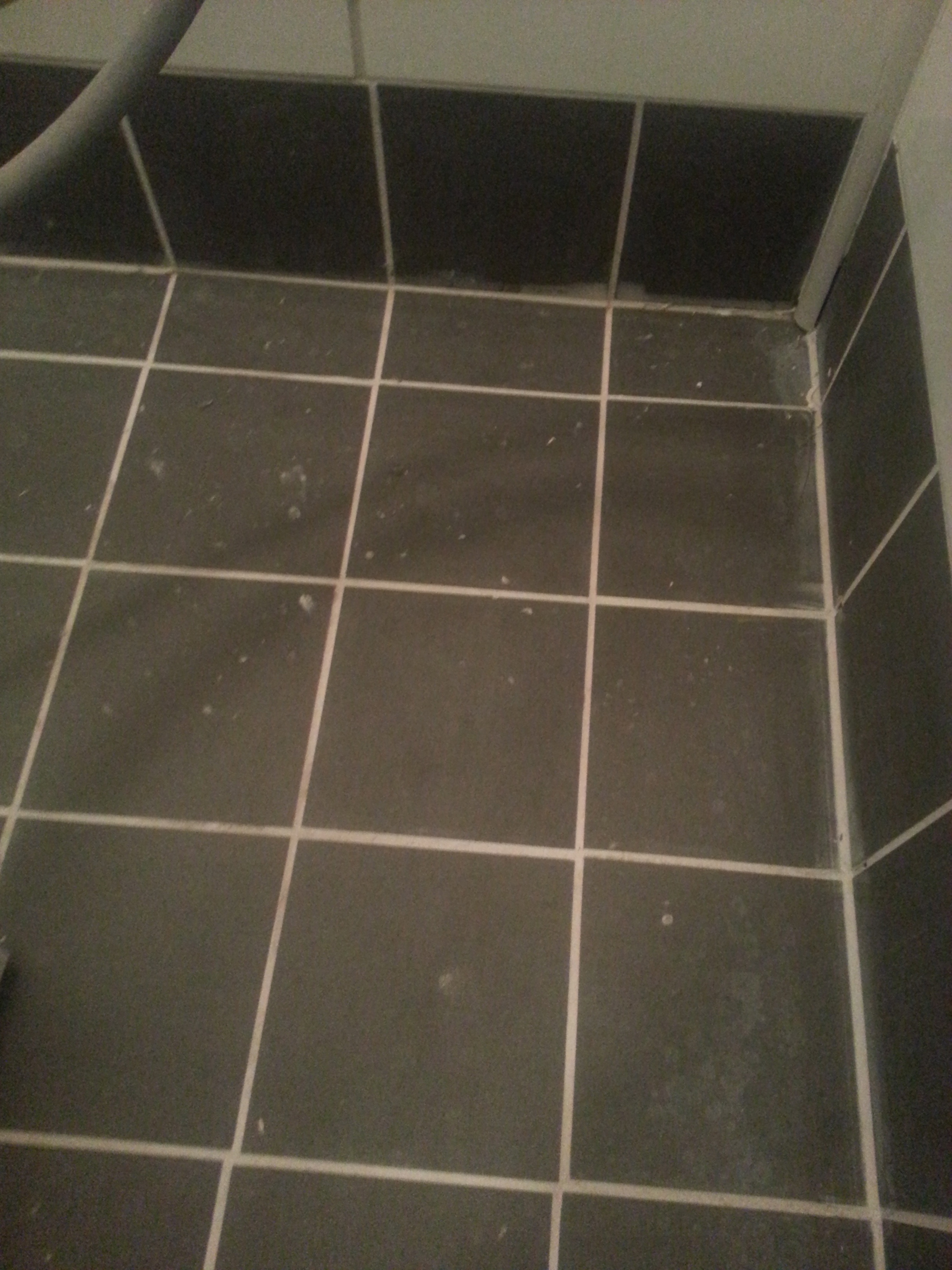 Rense fliser og fjerne unødvendig silikon - ByggeBolig