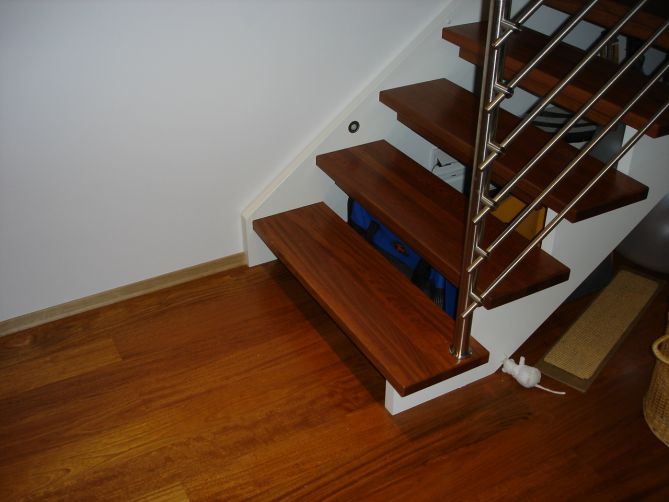 Gulv og trapp,hvordan få det til å harmonere i fargen? - ByggeBolig