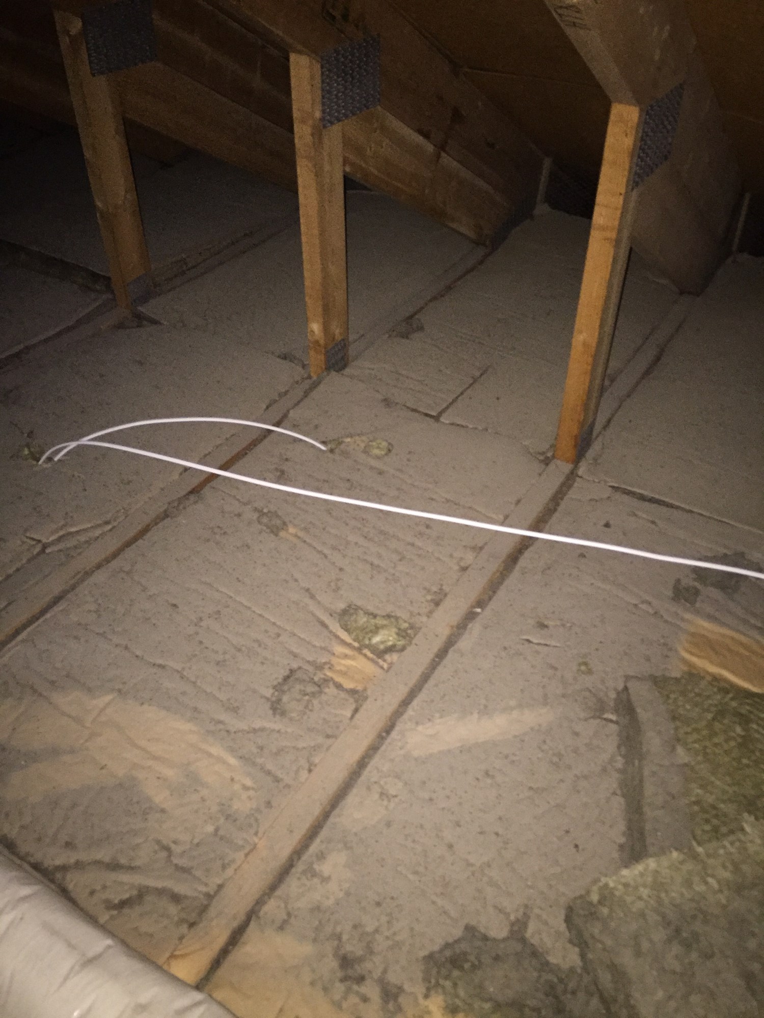 Ledninger på kaldloft - ByggeBolig