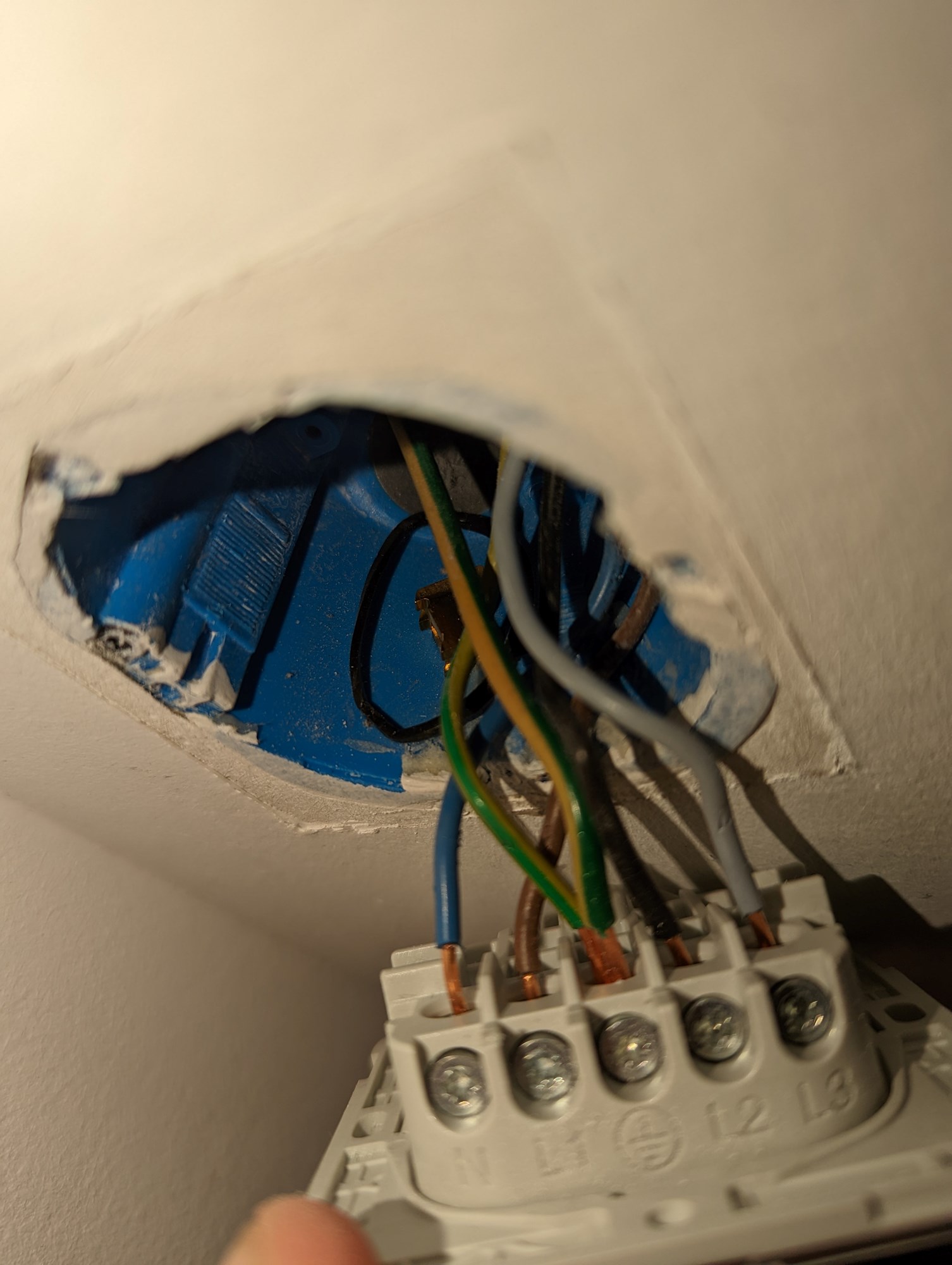 Skifte stikkontakt - ByggeBolig