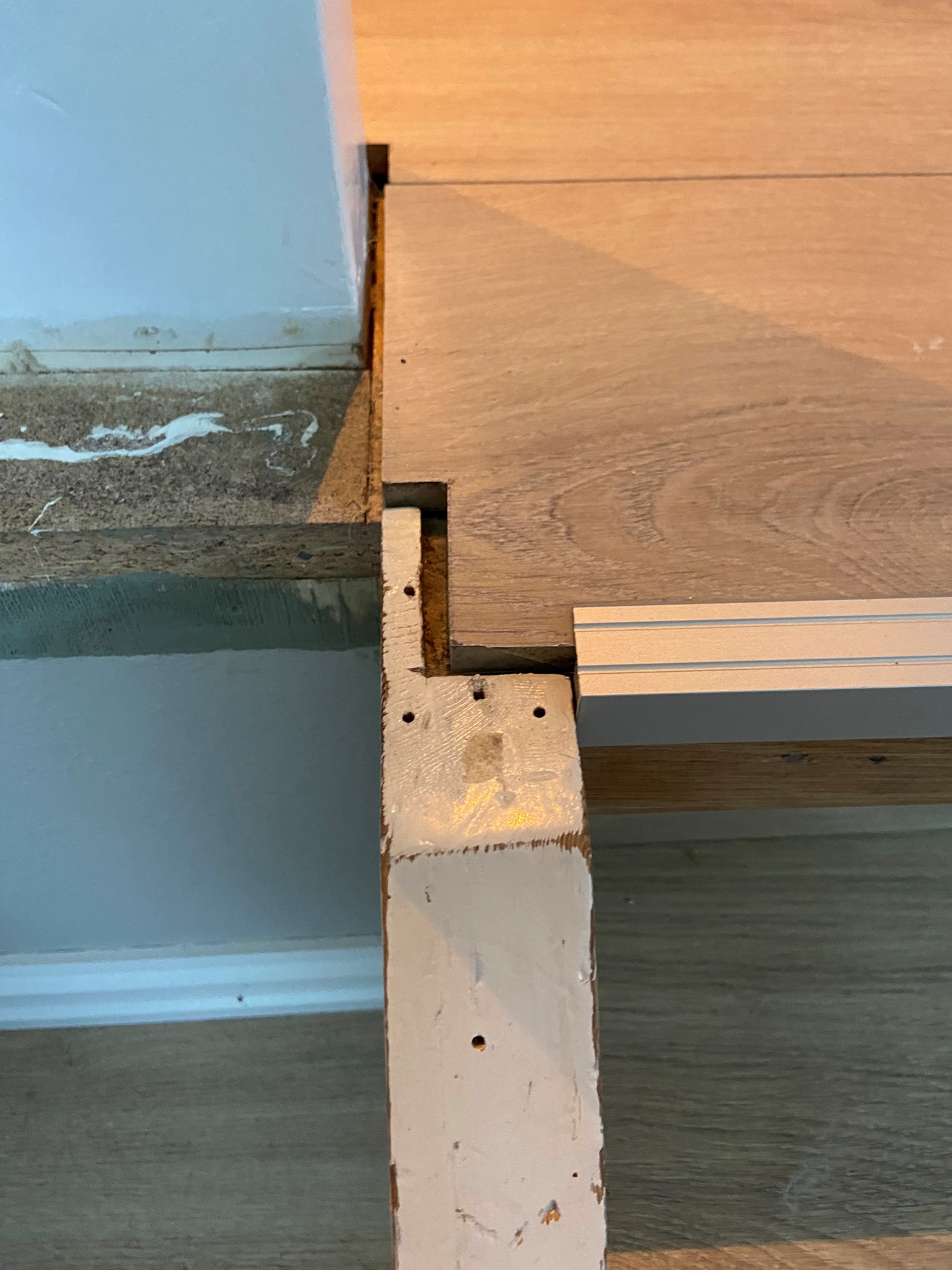 Hvordan avslutte gulv mot trapp? - ByggeBolig