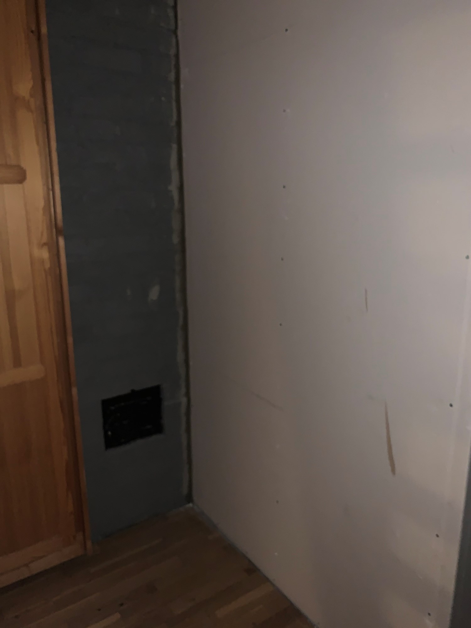 Er branngips godkjent bak vedovn? - ByggeBolig